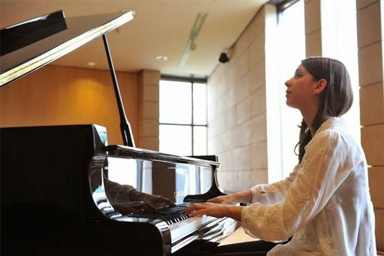 Remarkable contemporary female pianists of Greece - Radio Art - The Art of Relaxing & Meditation ...