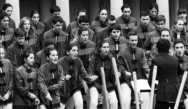 Remarkable choirs in the world - Radio Art - The Art of Relaxing ...