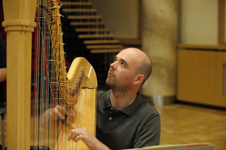 Famous contemporary Harp players in the world - Radio Art - The Art of ...